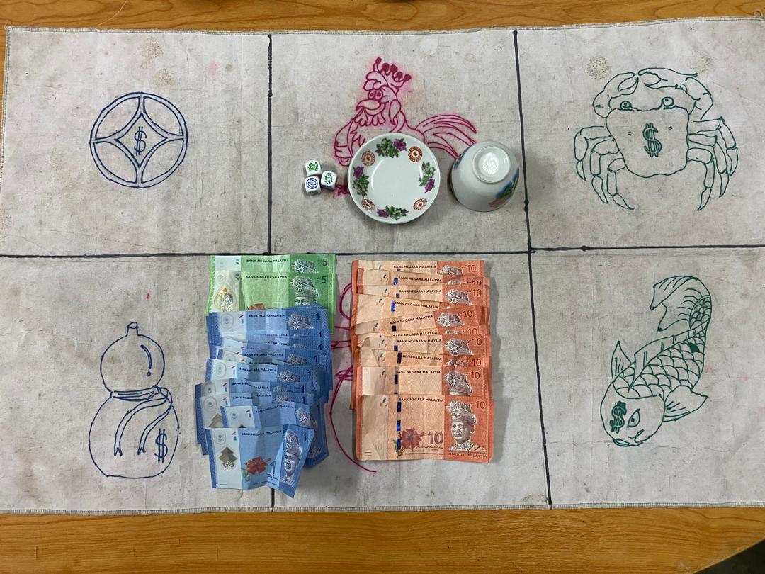 Tiga warga emas didenda main holo di Open Air Market - NasionalDaily