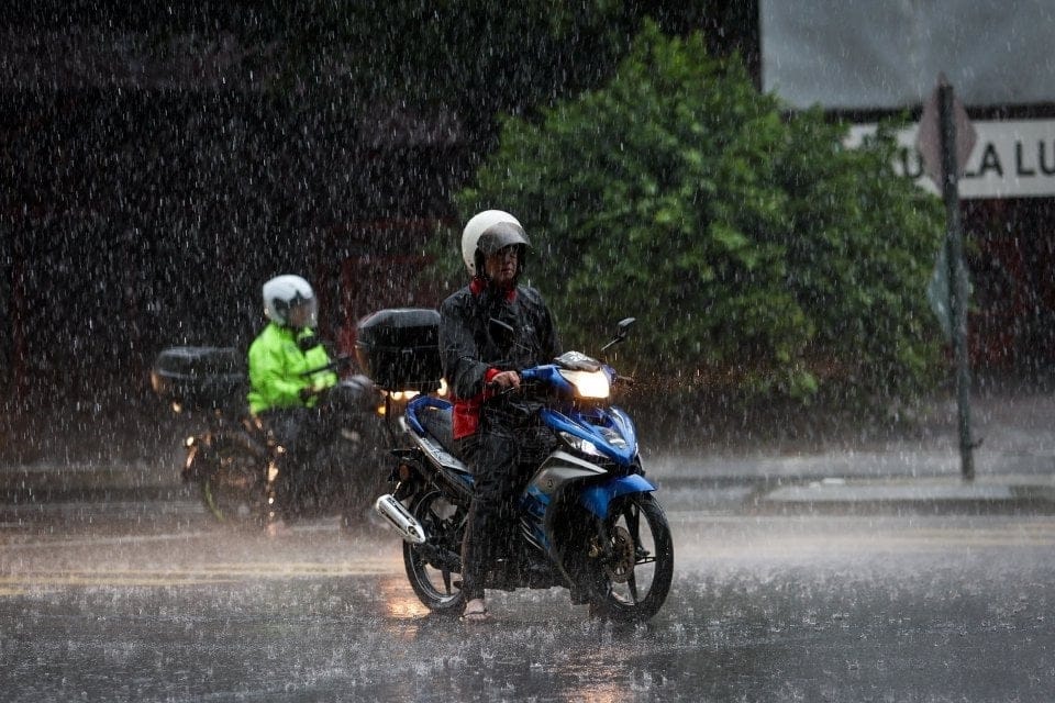 Hujan lebat, ribut petir badai 6 negeri petang ini - NasionalDaily