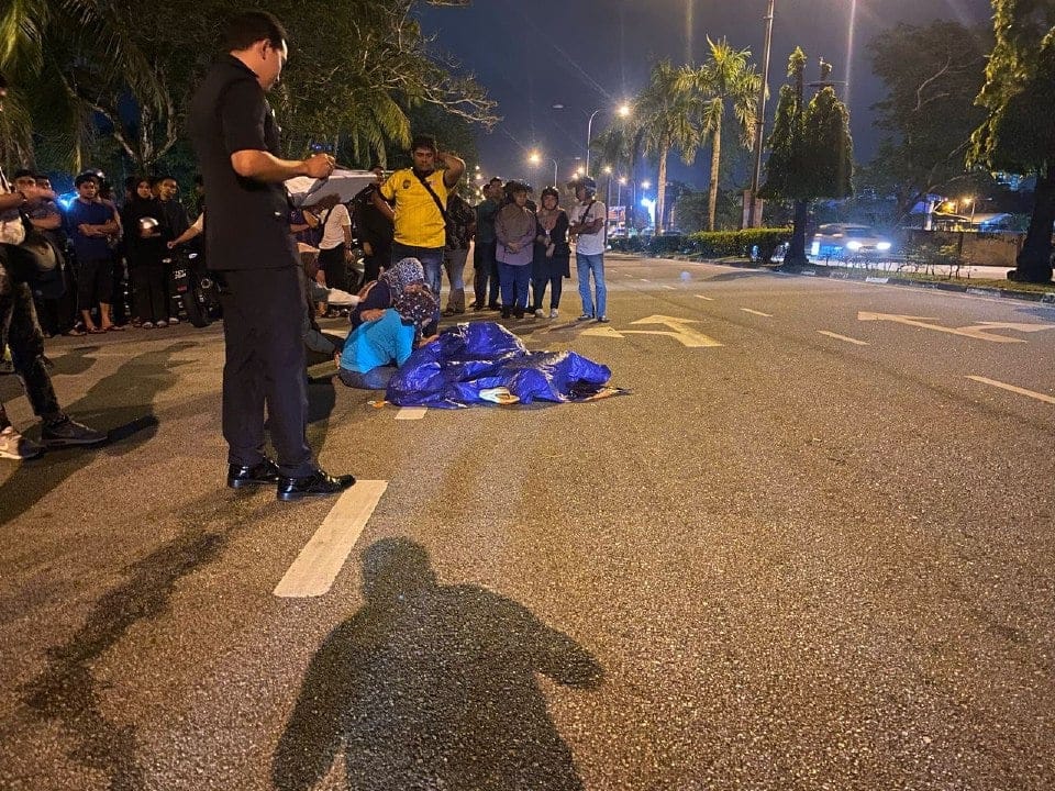 Jatuh motosikal, remaja perempuan maut digilis bas - NasionalDaily