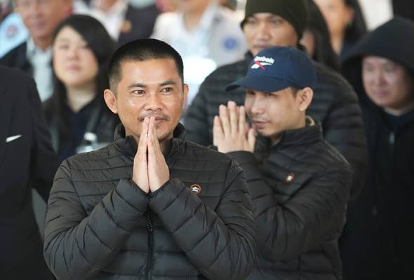 Lima tebusan Thailand tiba di Bangkok - NasionalDaily