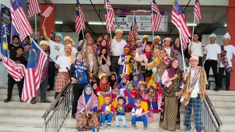 Merdeka! Merdeka! Merdeka! Simbol Kebebasan Belenggu Penjajahan ...
