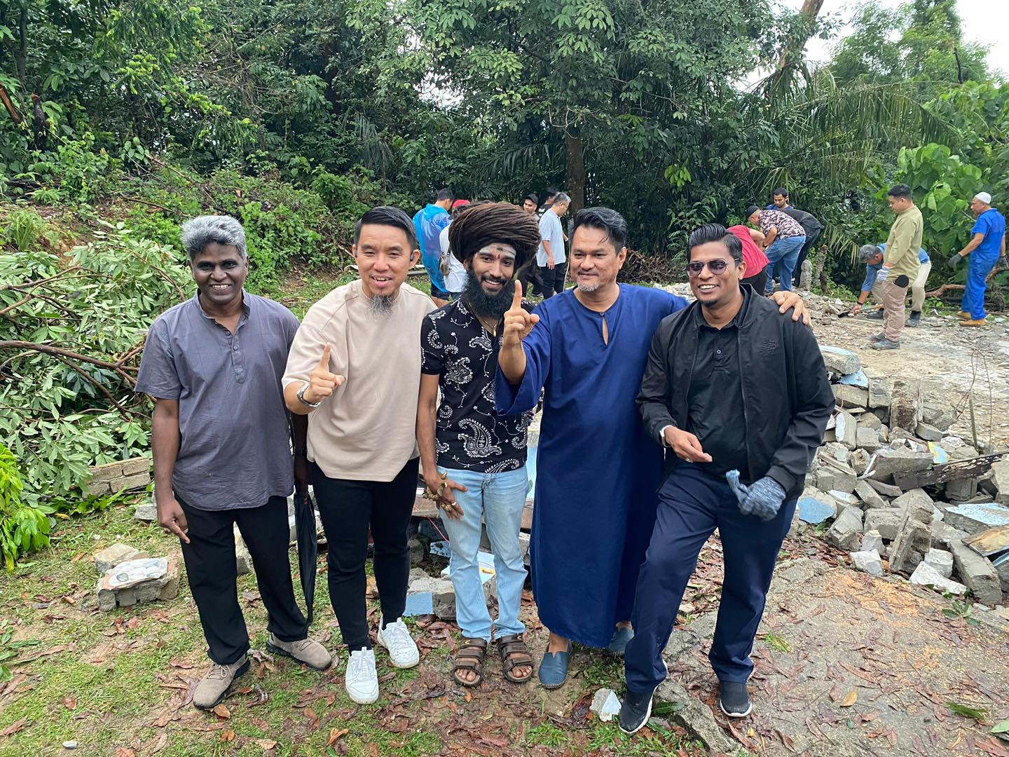 Gotong royong bersih tanah Yayasan Kubra satukan pelbagai kaum ...